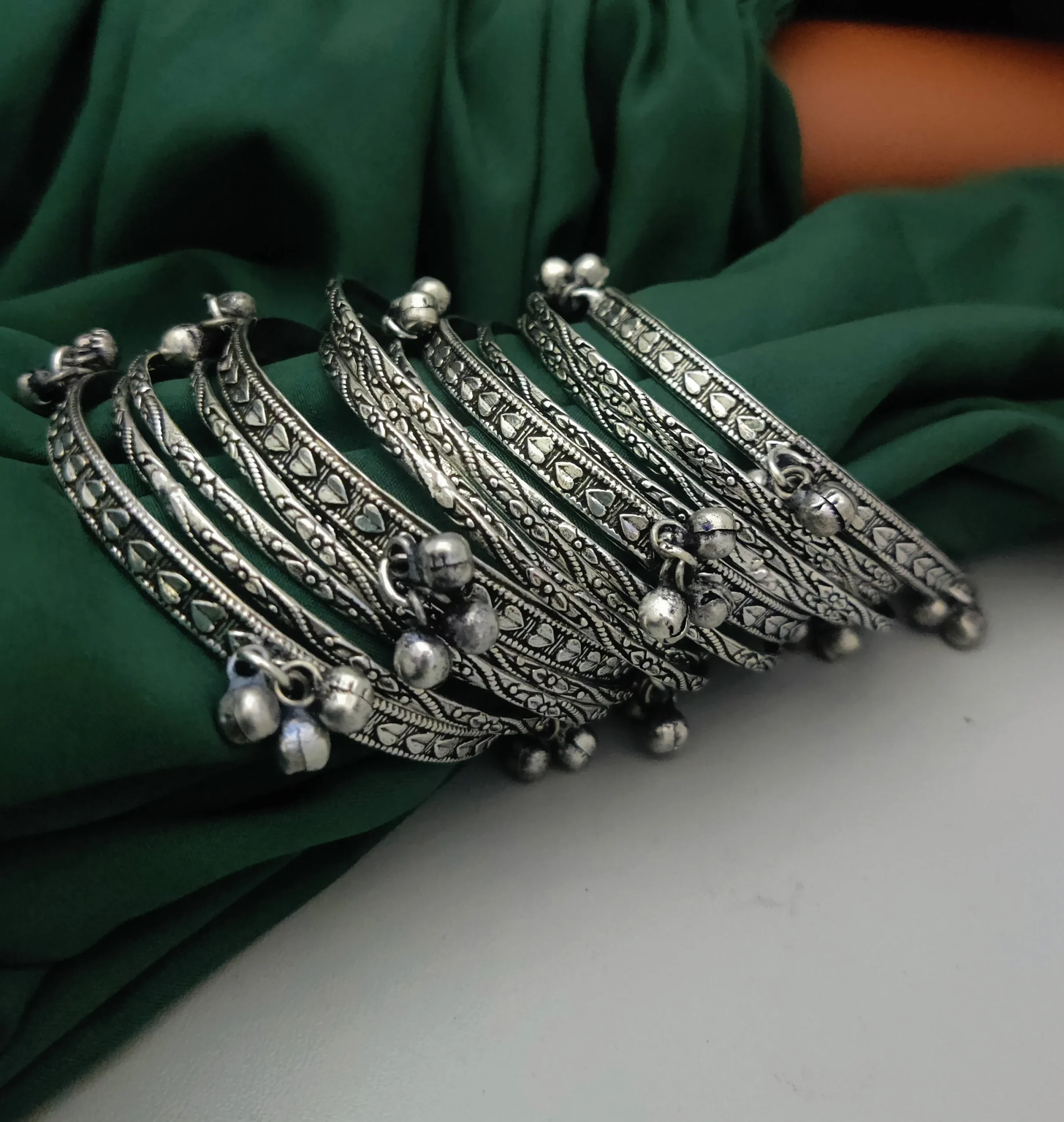 Stunning 16-piece Oxidised Bangles Set - Glamaya