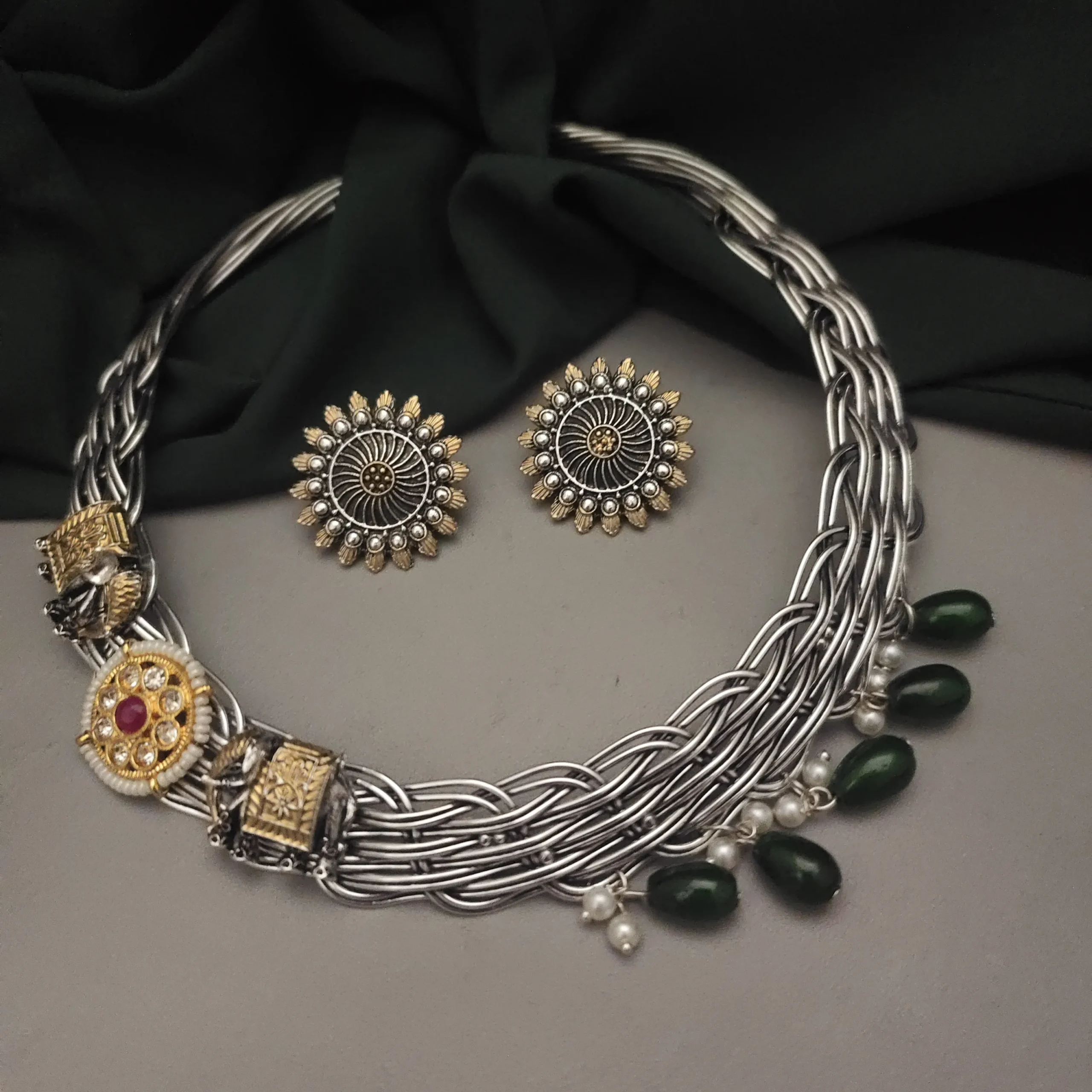 What is a Hasli Necklace? Traditional Jewelry Explained - Glamaya